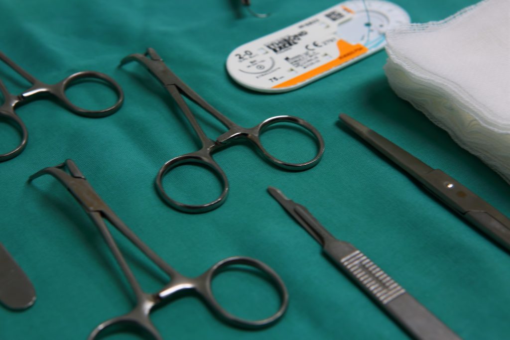 Beschneidung (Zirkumzision) Durchtrennung des Vorhautbändchens ...